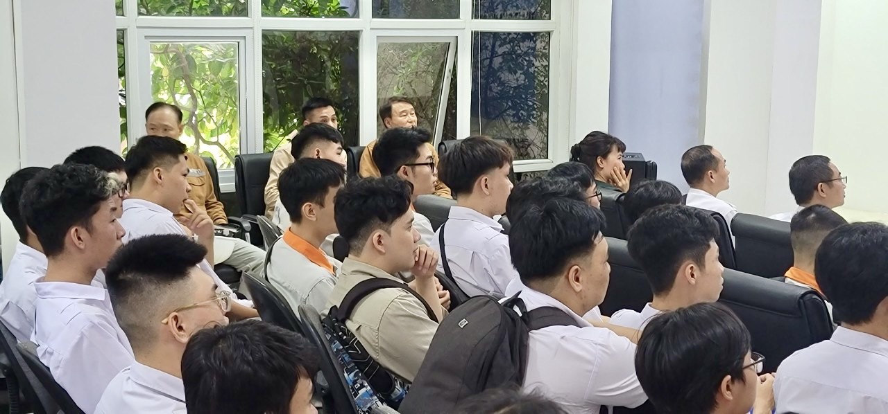 HA LONG DOCKYARD đón tiếp đoàn sinh viên Đại học Hàng Hải Việt Nam tham ...